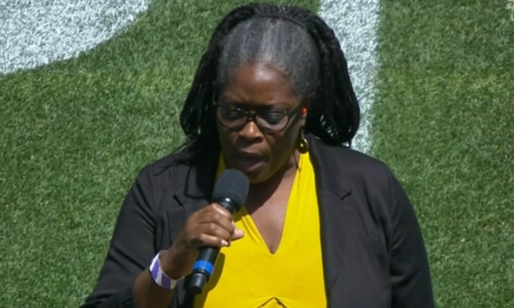 Crystal Collins apologises after Kiwis anthem nightmare - Serious About ...