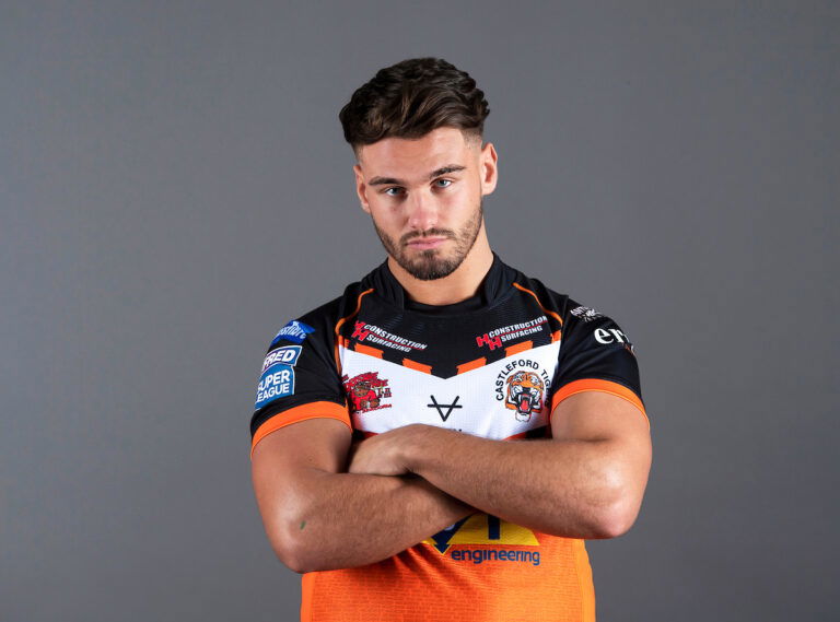 Former Featherstone Rovers' reserves player joins Love Island in same ...