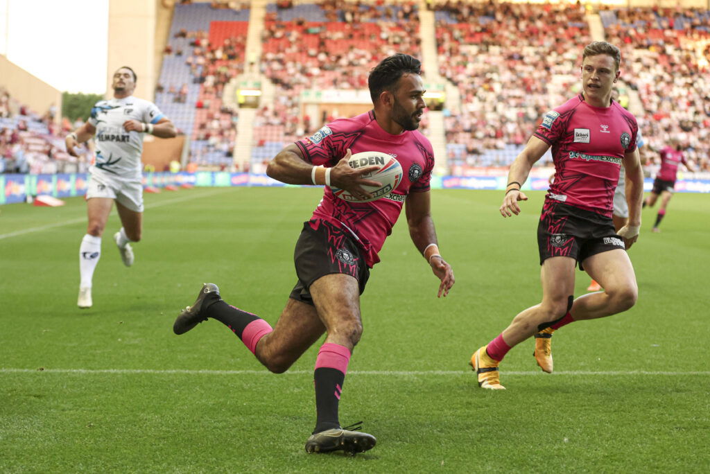 Notorious Australian journalist begs Super League star to make NRL ...