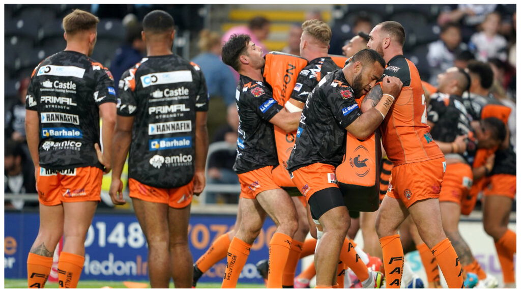 Castleford Tigers train alongside rivals ahead of Super League season ...