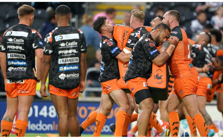 Castleford Tigers train alongside rivals ahead of Super League season ...