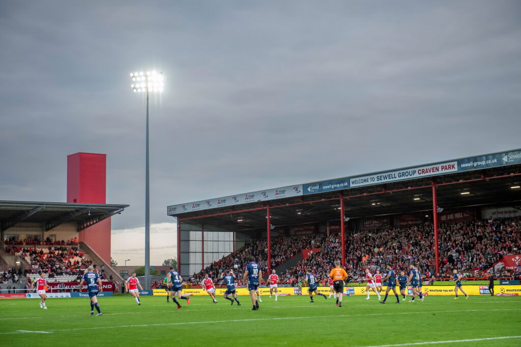 Image shows moment Super League fan ran onto pitch to scream at ...