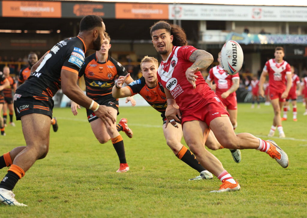 Toothless Tigers fall to heavy defeat at the hands of Salford Red ...