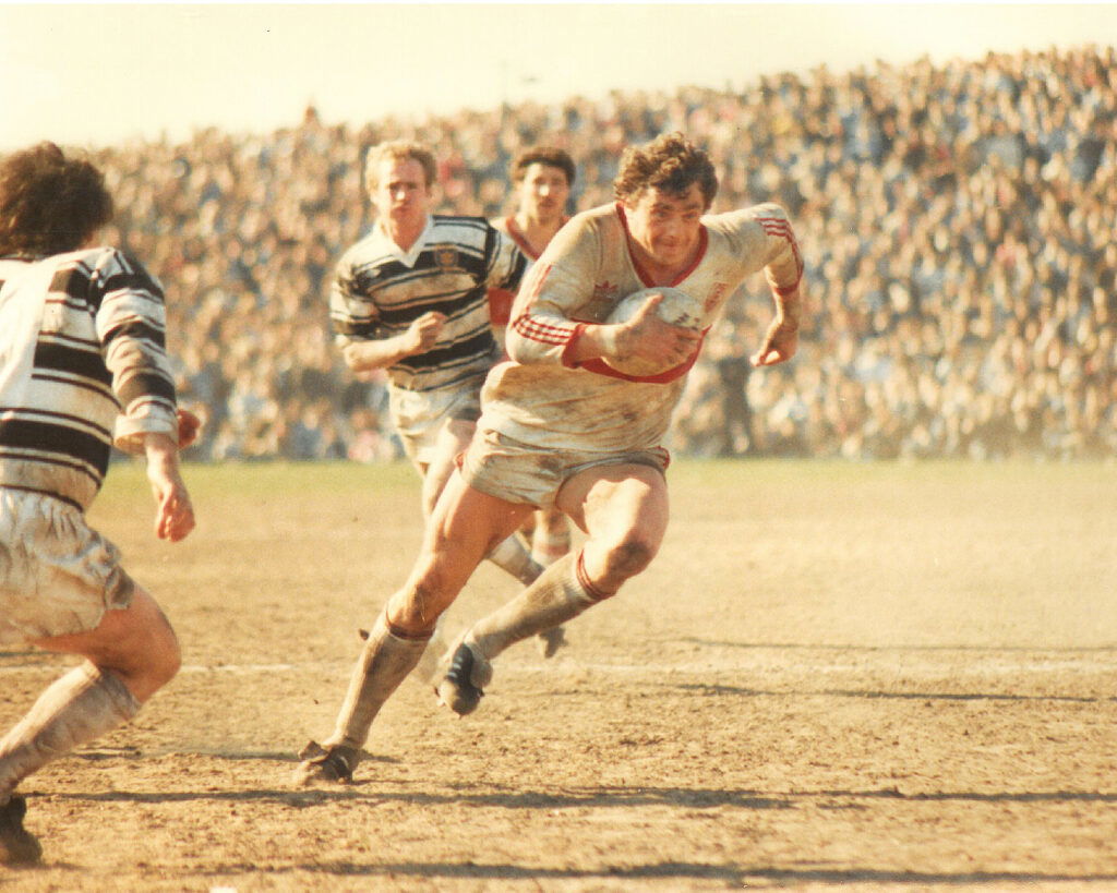 Hull KR bid to honour club legend Phil Lowe backed - Serious About ...