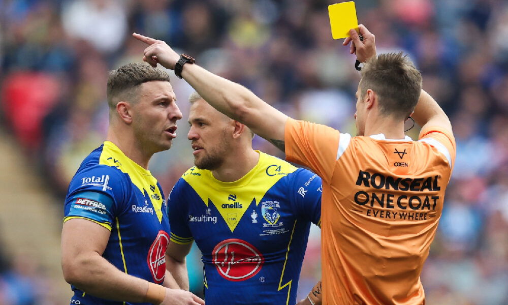 Referee Chris Kendall slammed for poor decisions in Challenge Cup Final ...