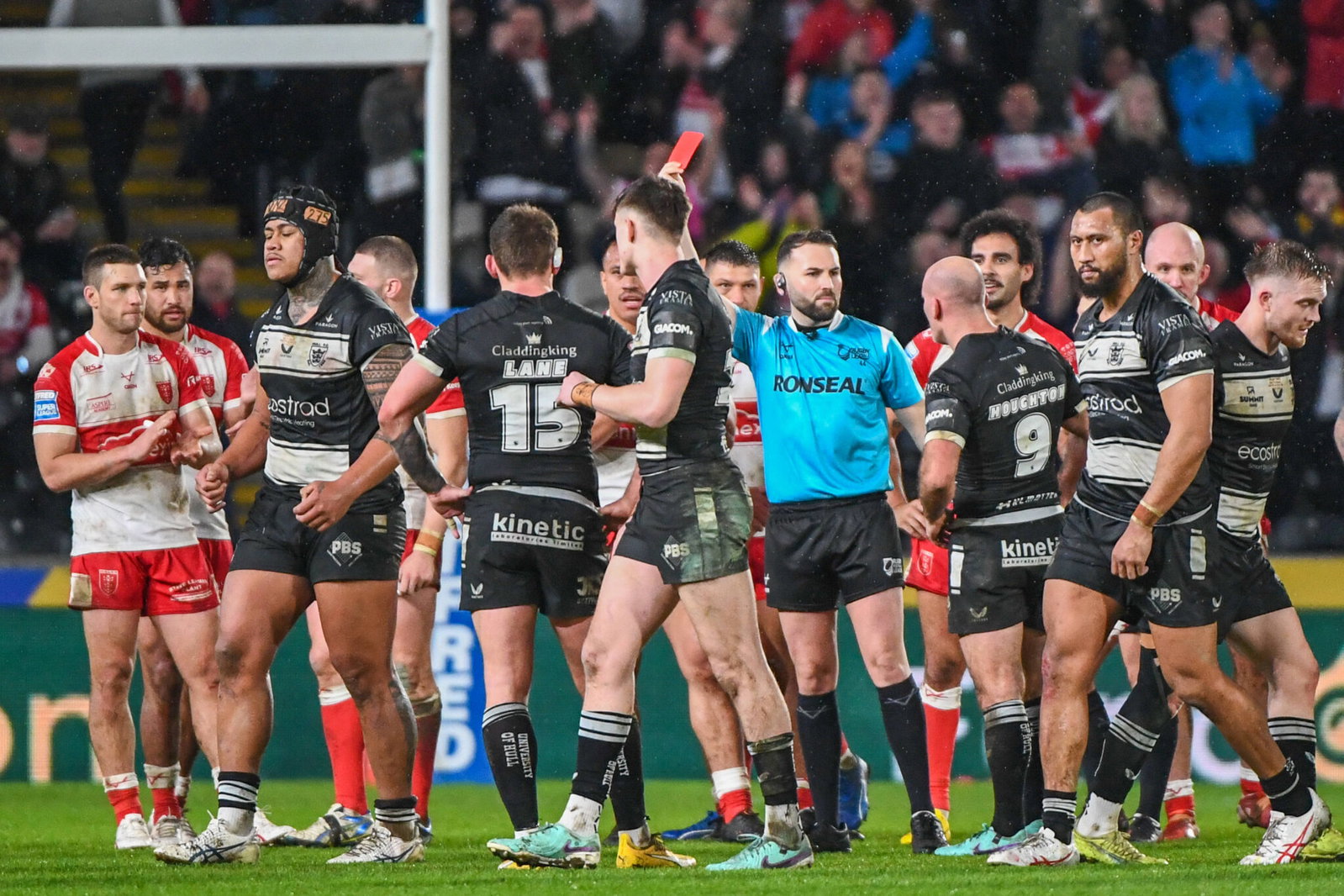 The shocking difference between the Hull FC team in Round 1 and 20 ...