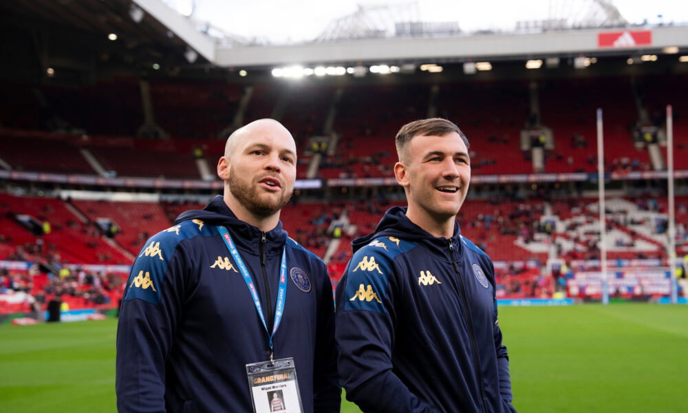 Wigan Warriors and Hull KR stars face off at the World Darts ...
