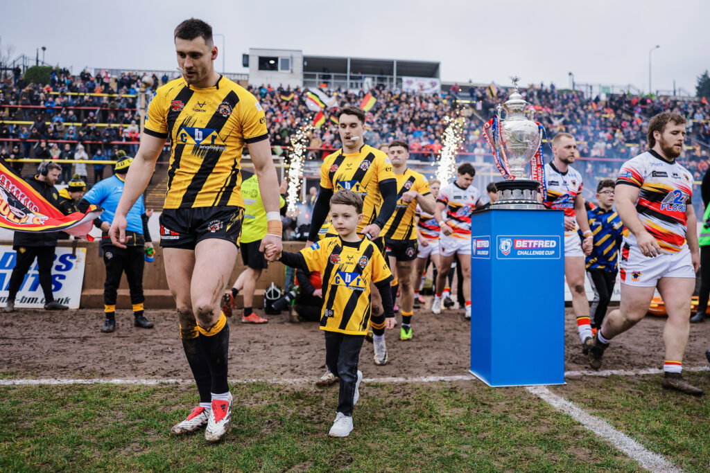 Castleford Tigers captain makes apology statement after club crash out ...