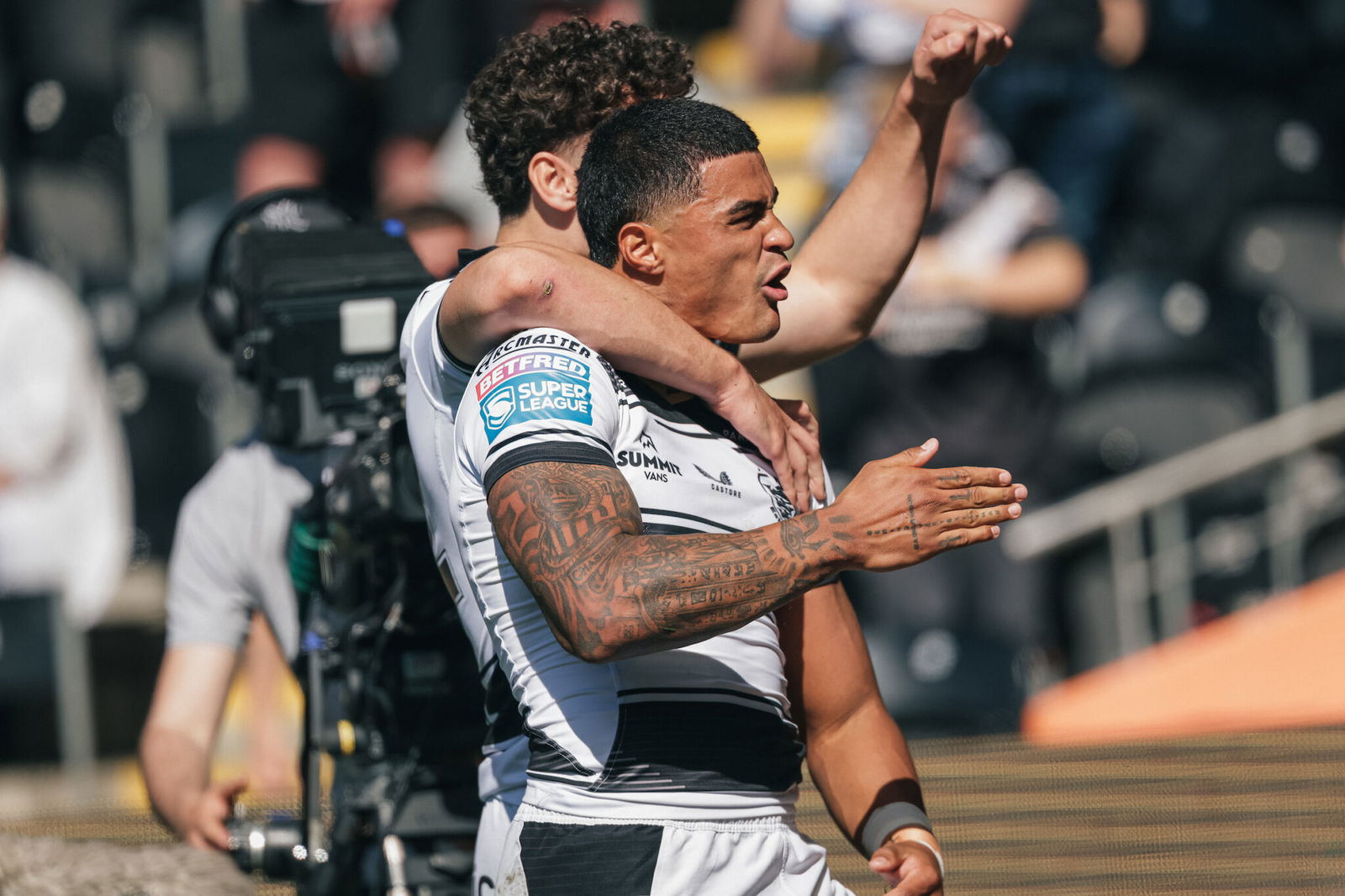 Star men absent for both sides as Hull FC and Castleford Tigers make ...