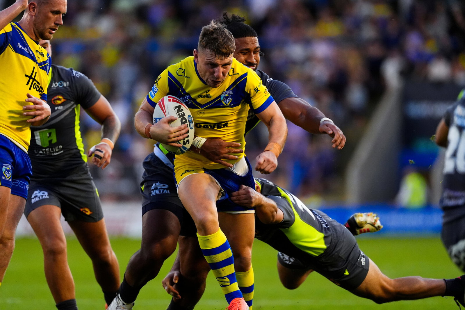 Wire finally win, Matt Dufty's future, captain's challenge issues, and ...