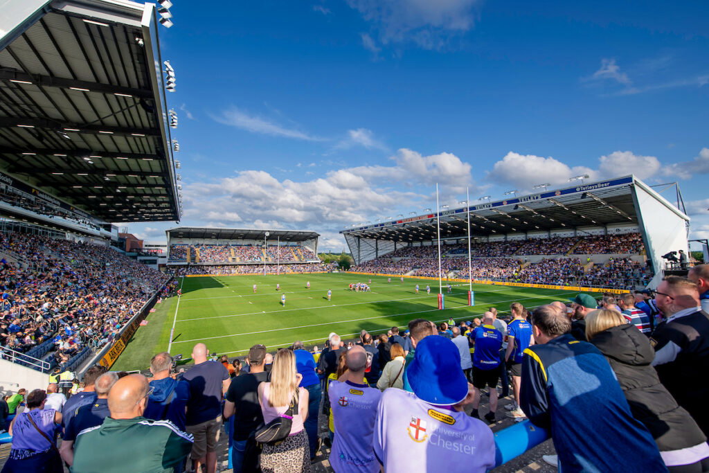 Leeds Rhinos' major contract boost as star forward pens long-term deal ...