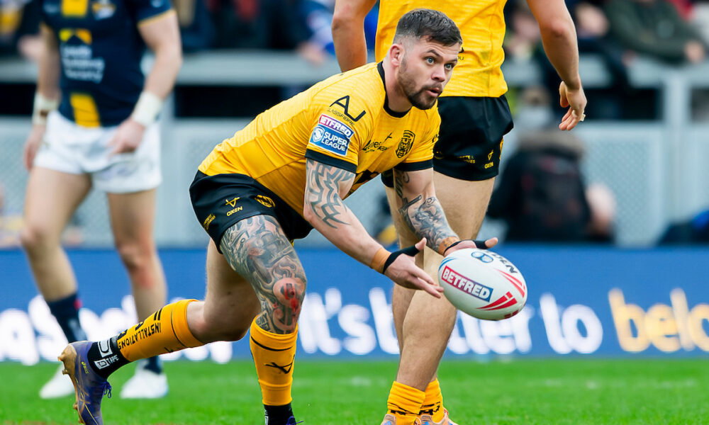 Castleford Tigers star hospitalised after serious neck issue in Wigan ...