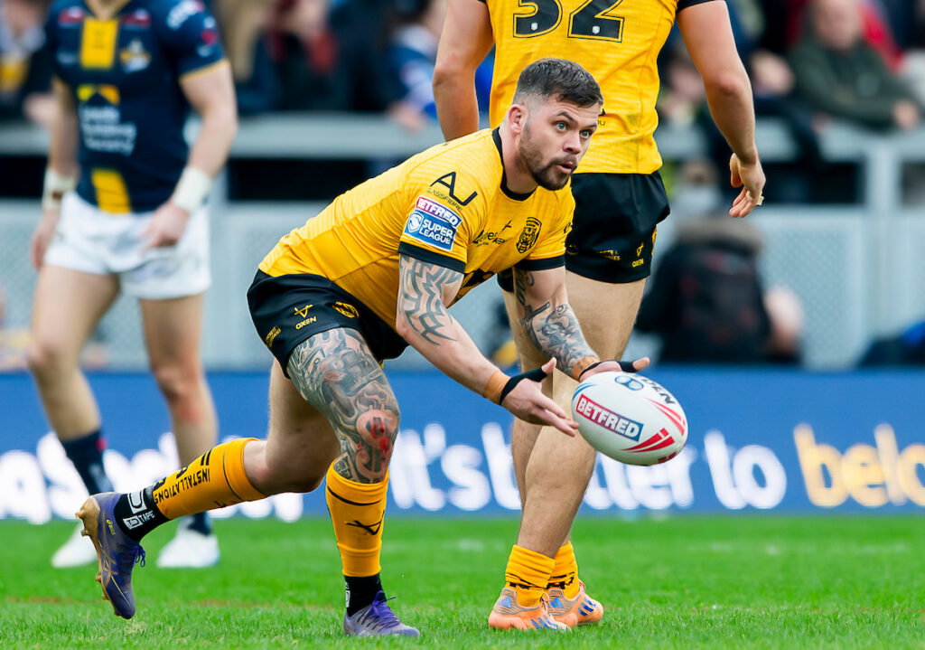 Castleford Tigers star hospitalised after serious neck issue in Wigan ...