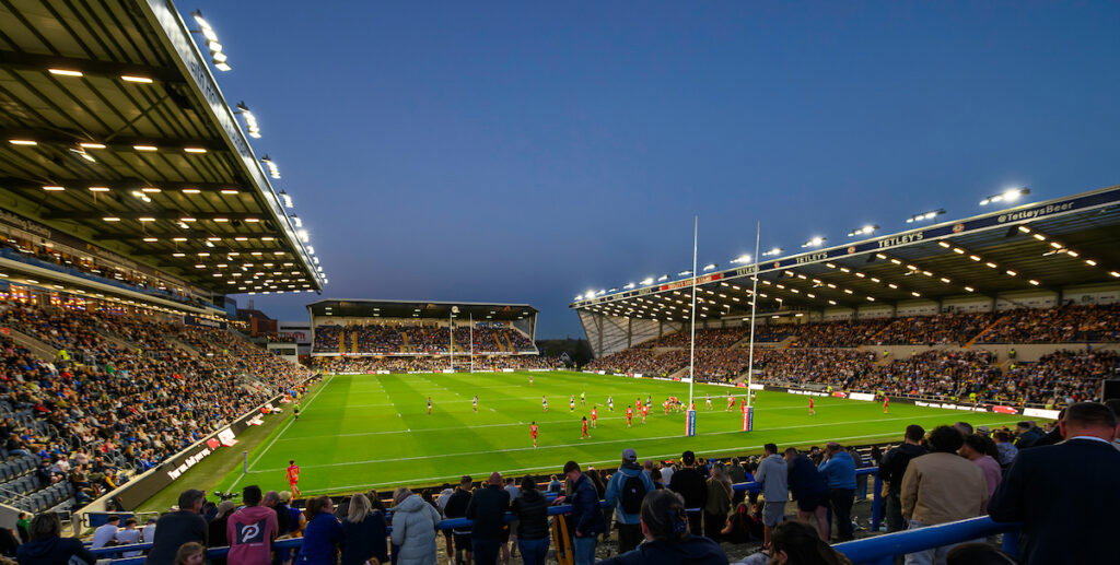 Super League attendances see Leeds Rhinos lead the way in Round 12 ...